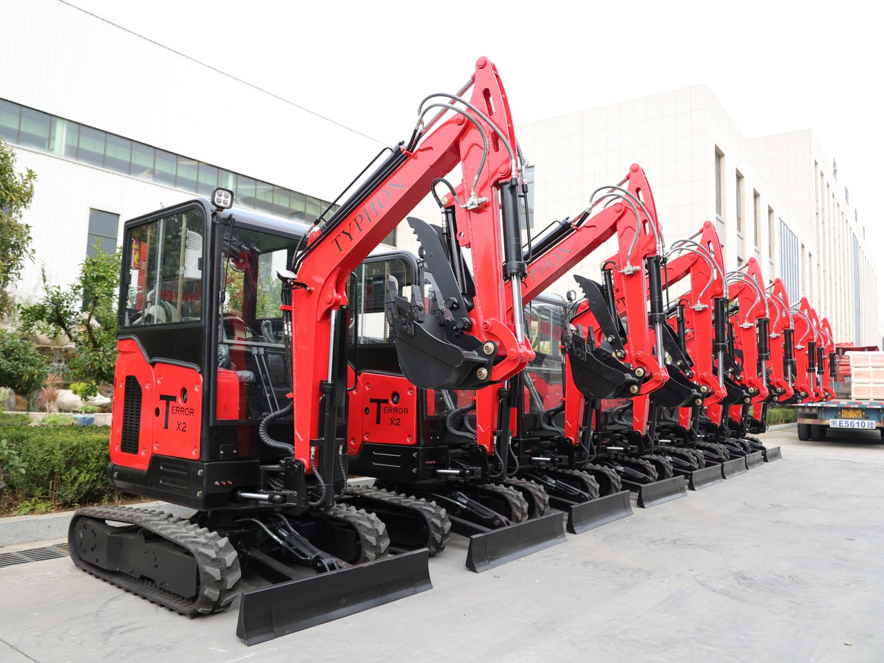 TERROR X2, 2.5 ton Mini Excavators powered by Perkins engines ...